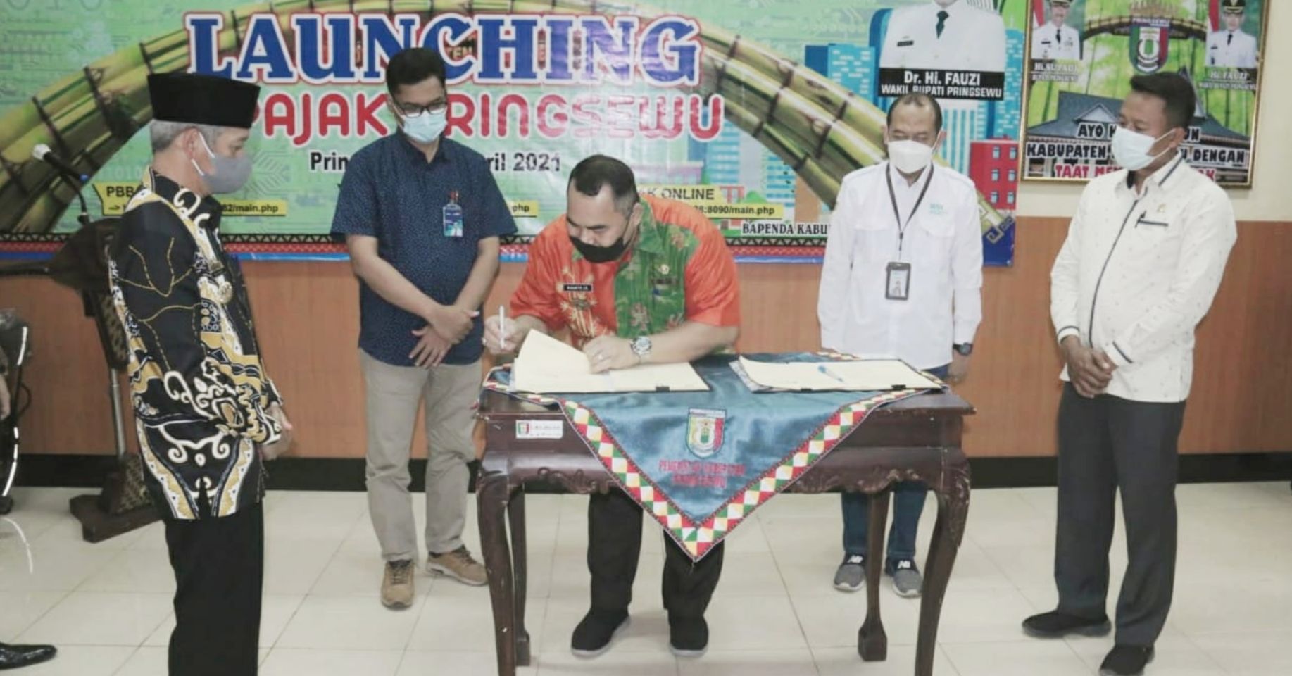 Bupati Pringsewu Sujadi Saddat Meluncurkan Aplikasi e-Pajak - SMARTNEWS.ID