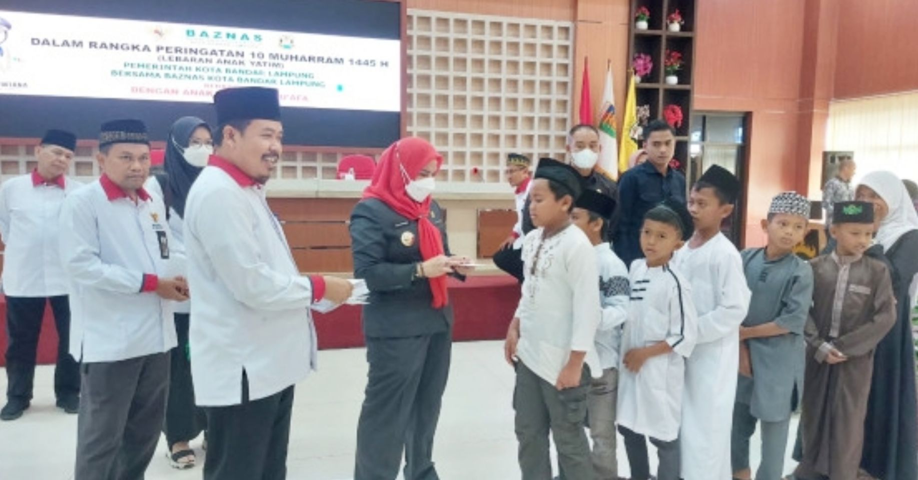 Peringati 10 Muharam, Baznas dan Pemkot Santuni Anak Yatim dan Kaum Duafa - SMARTNEWS.ID