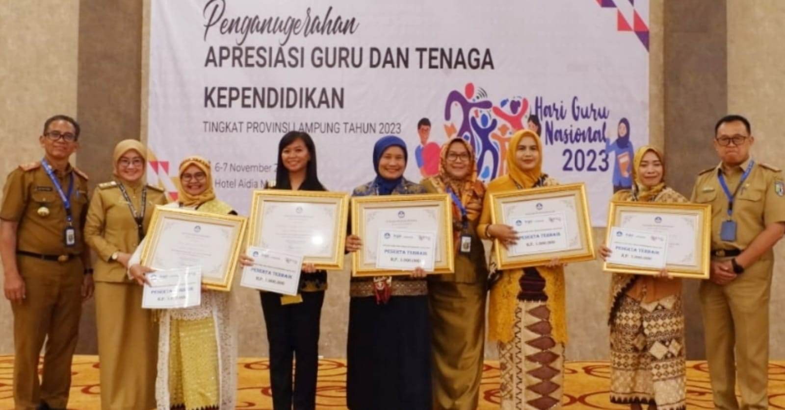 Selamat! Kepala SMA Negeri 6 Metro Mendapat Apresiasi GTK 2023 - SMARTNEWS.ID