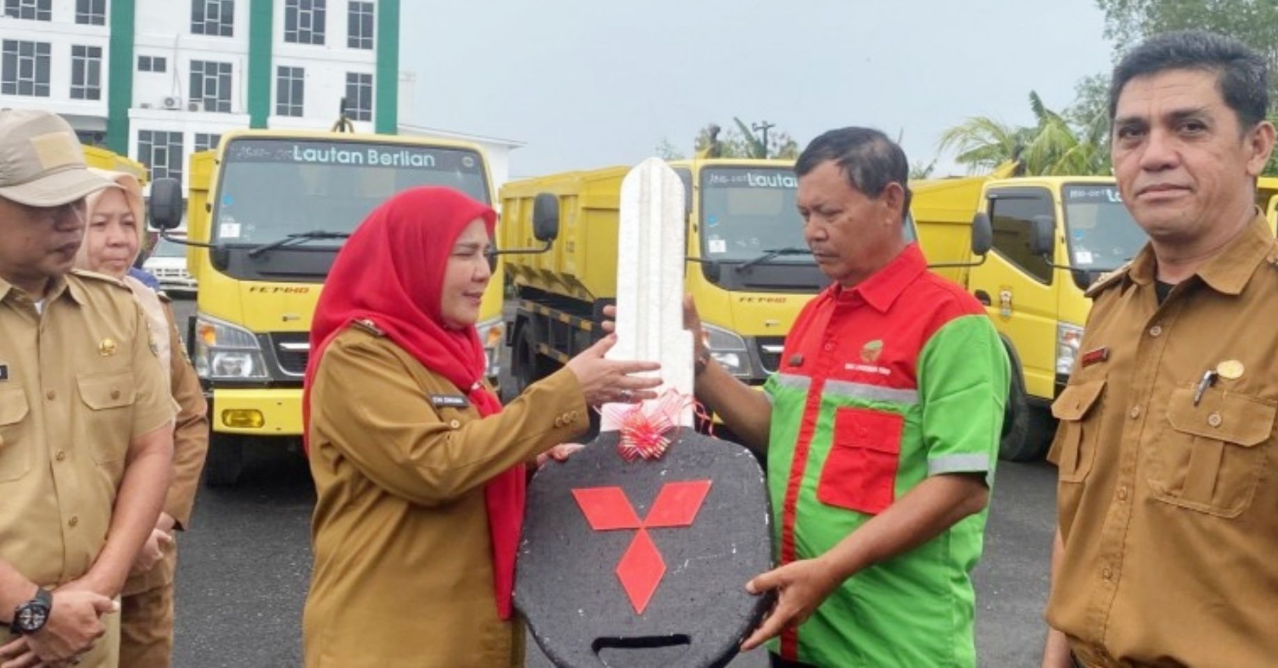 Pemkot Bandar Lampung Tambah Kendaraan Operasional Pengangkut Sampah ... Pemkot Bandar Lampung Tambah Kendaraan Operasional Pengangkut Sampah ...