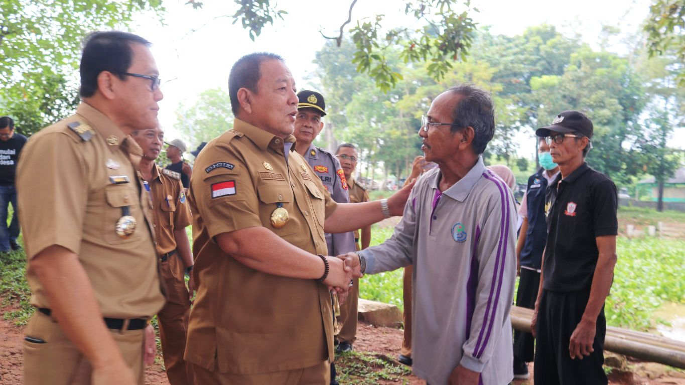 Gubernur Arinal Tebar Benih Ikan di Dam Raman Metro - SMARTNEWS.ID