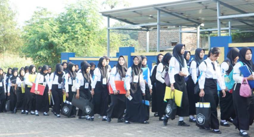 623 Mahasiswa Baru FMIPA Ikut Papermob Rangkaian PKKMB 2024 - SMARTNEWS.ID