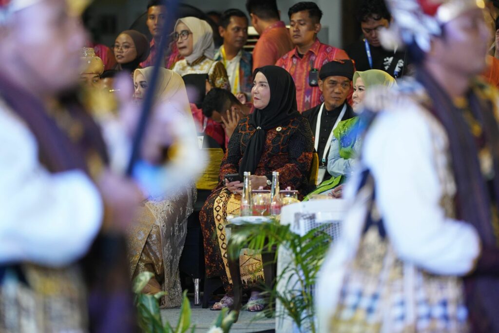 Karnaval Apeksi di Surabaya, Kota Bandar Lampung Tampilkan Pakaian ...