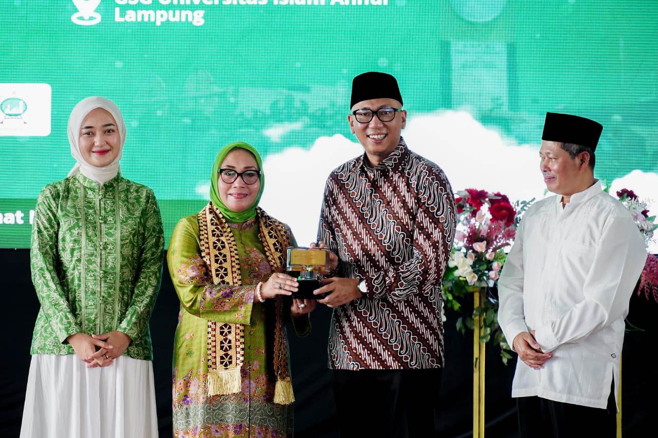 Mirza - Zihan Hadiri Pelantikan Perangkat Pimpinan Muslimat NU Se ...